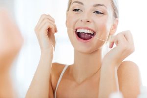 A Complete Guide to Flossing Teeth